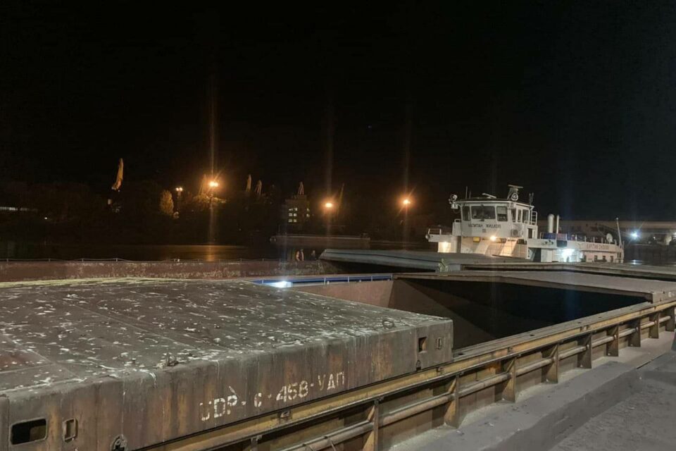 The first Ukrainian Danube Shipping barge caravan set sail for the ...