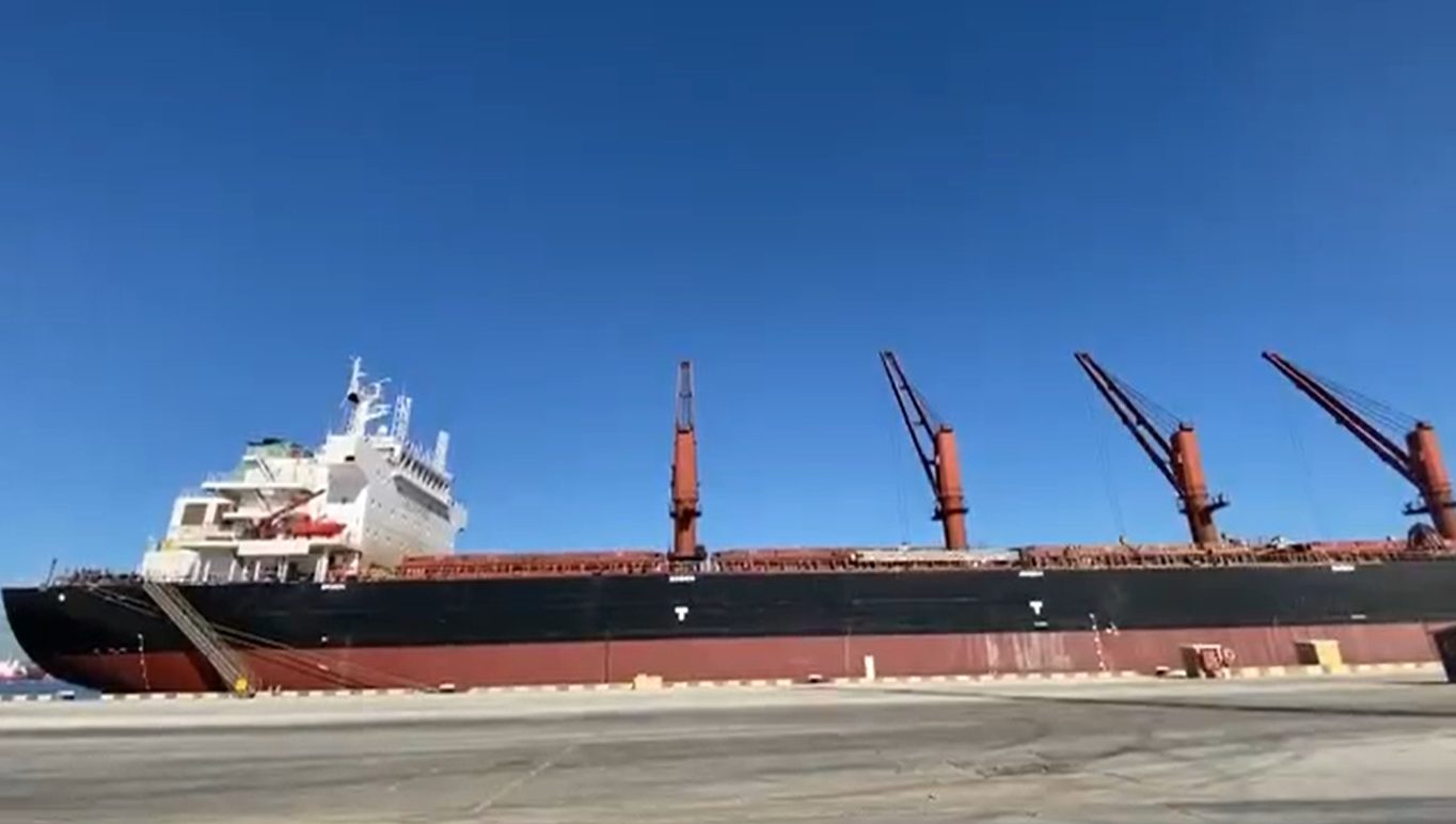 The sixth ship for the UN is loaded with grain in the port of ...
