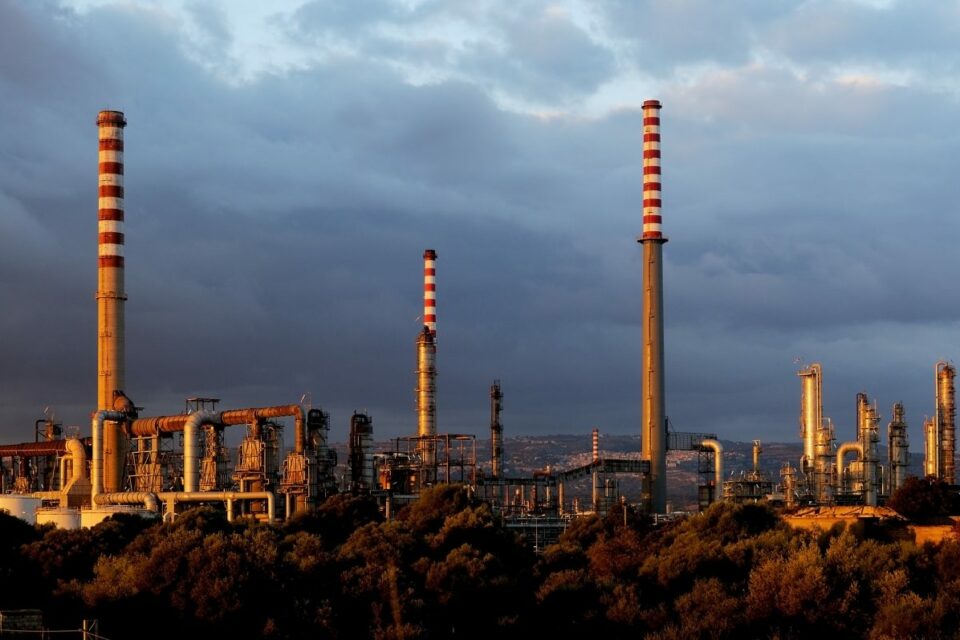 Italy nationalizes the russian oil refinery in Sicily | Ukrainian and ...