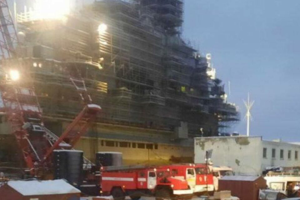 The only aircraft carrier "Admiral Kuznetsov" caught fire for the ...