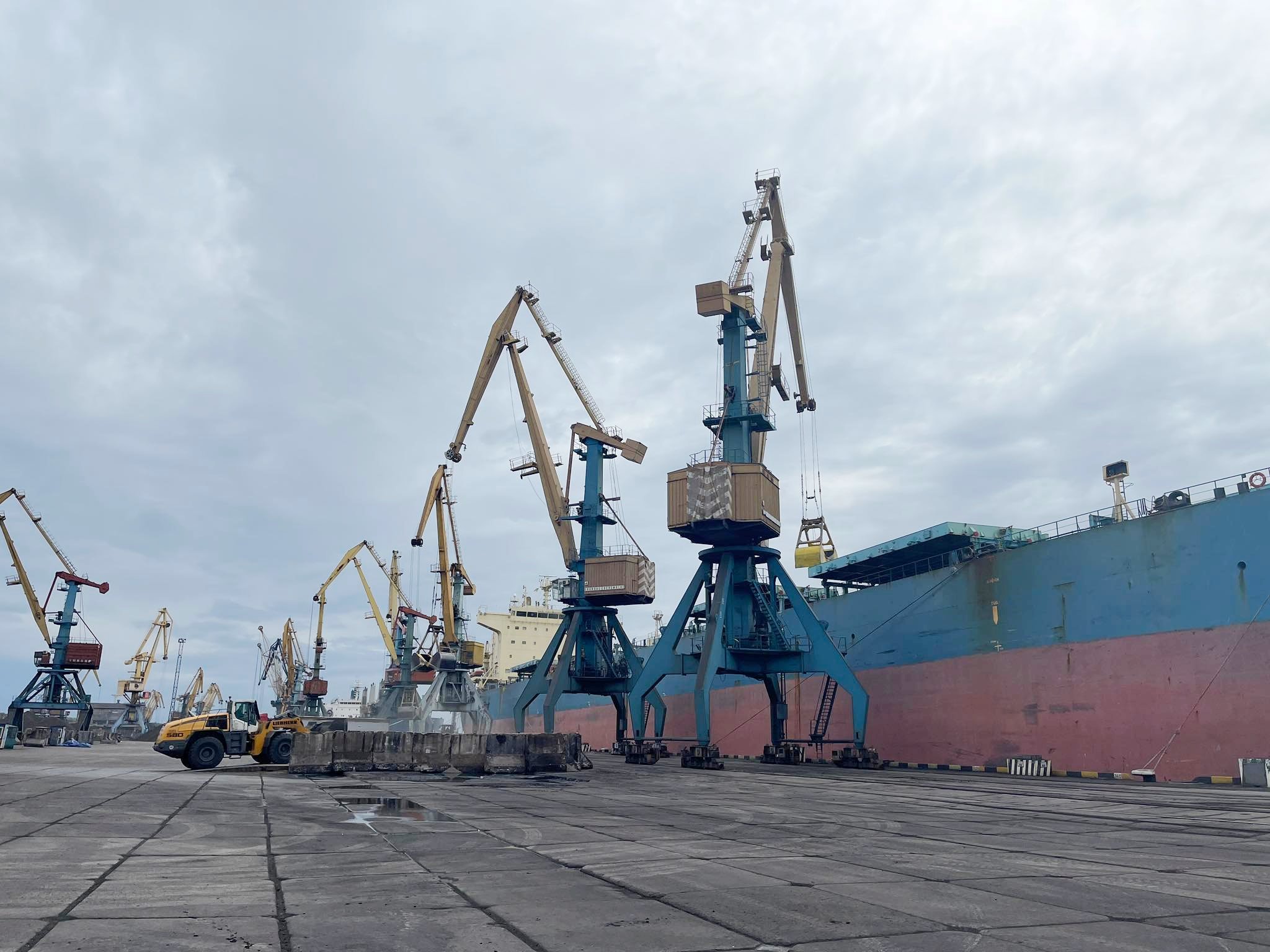Pivdennyi port processed 64,000 tons of grain in April | Ukrainian and ...