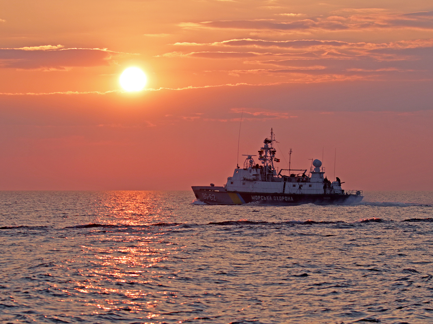 Photo of the day: 40th anniversary of raising the flag on a ship of the ...