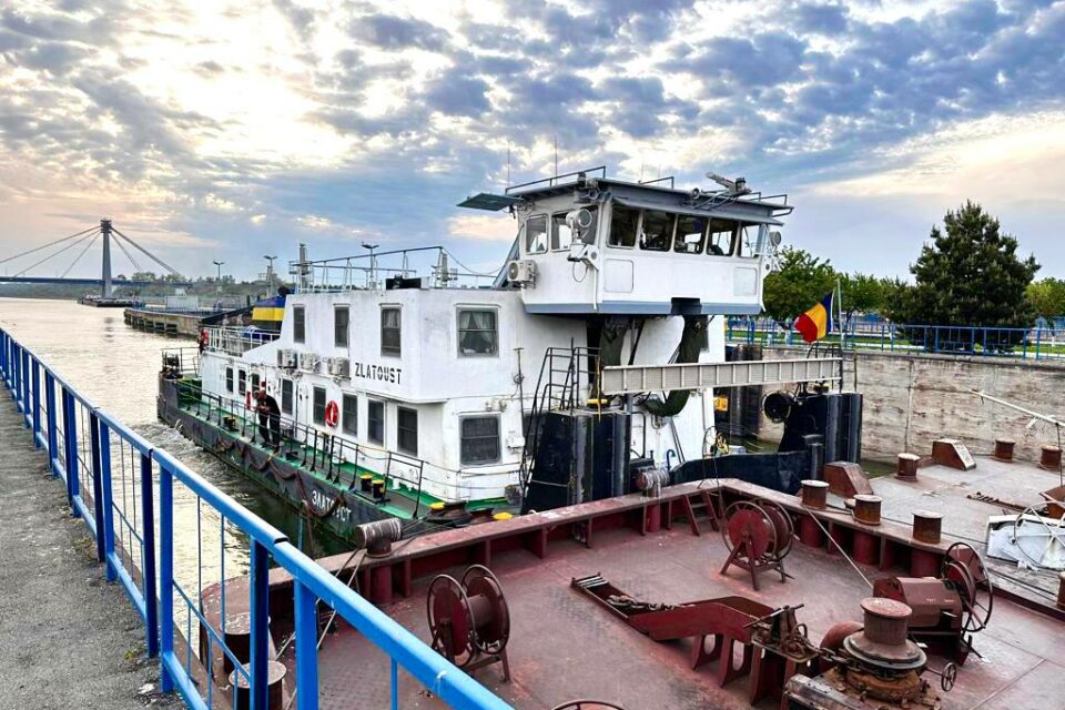 The steamboat "Zlatoust" with Ukrainian grain went to Constanta ...