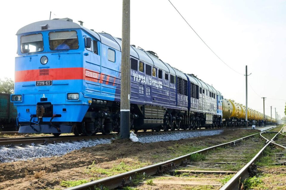 Between Ukraine and Moldova, the border crossing procedure for freight ...