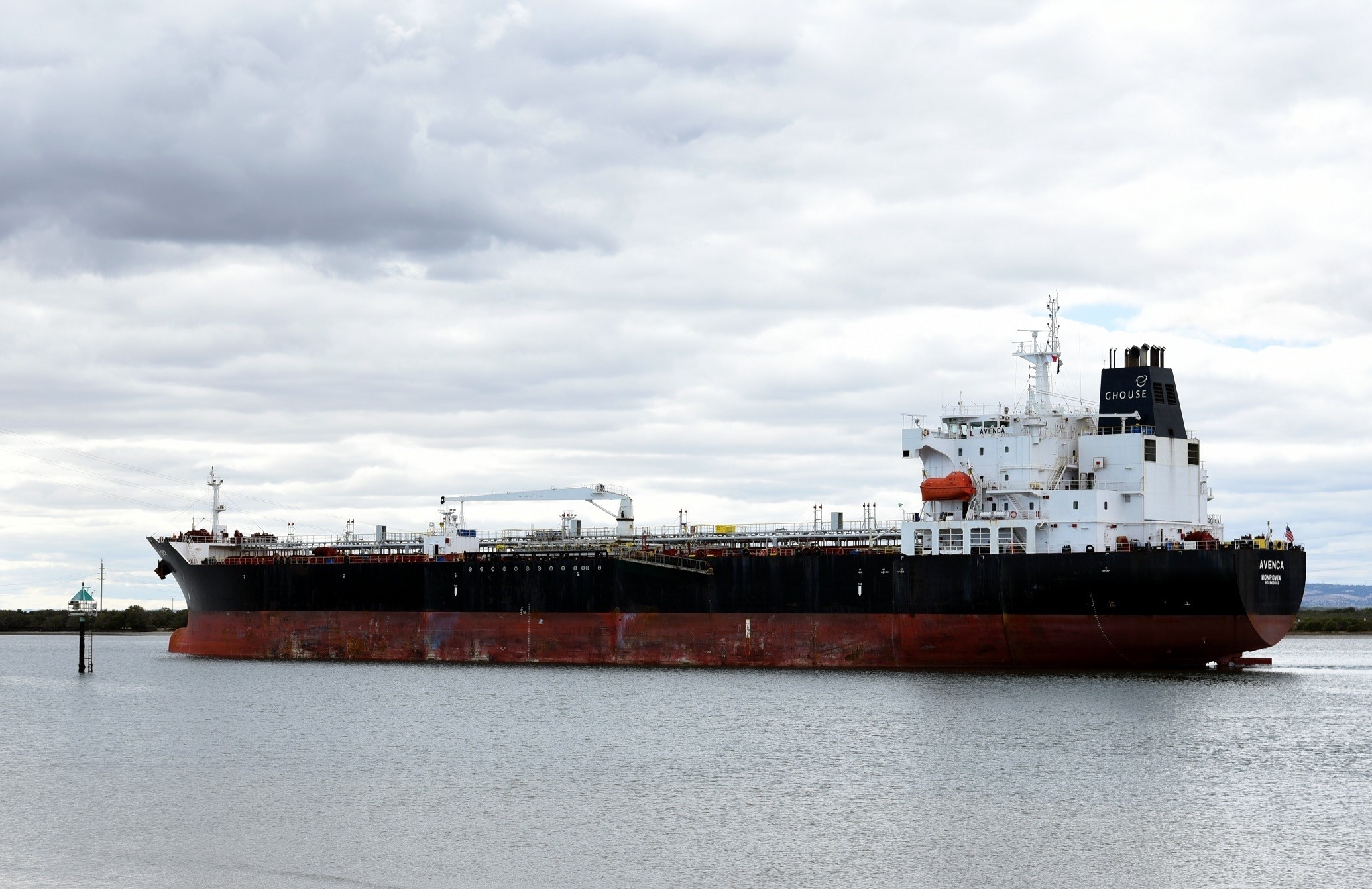 Despite the embargo: the tanker brought Russian oil to the US Navy base ...