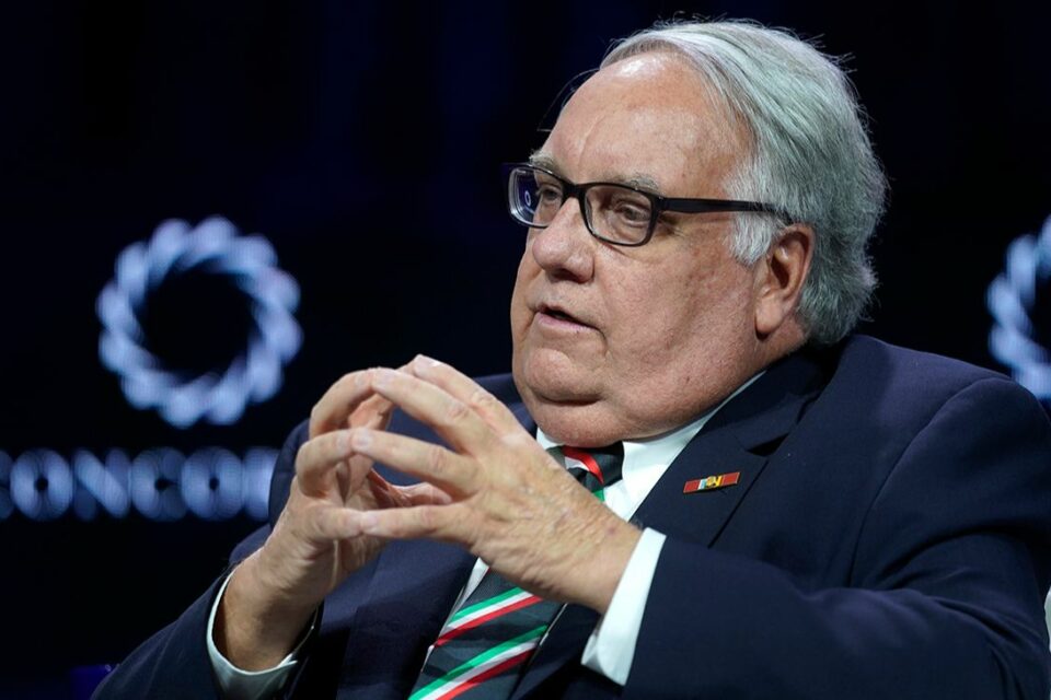 Howard Buffett will build grain elevators in Ukraine | Ukrainian and ...