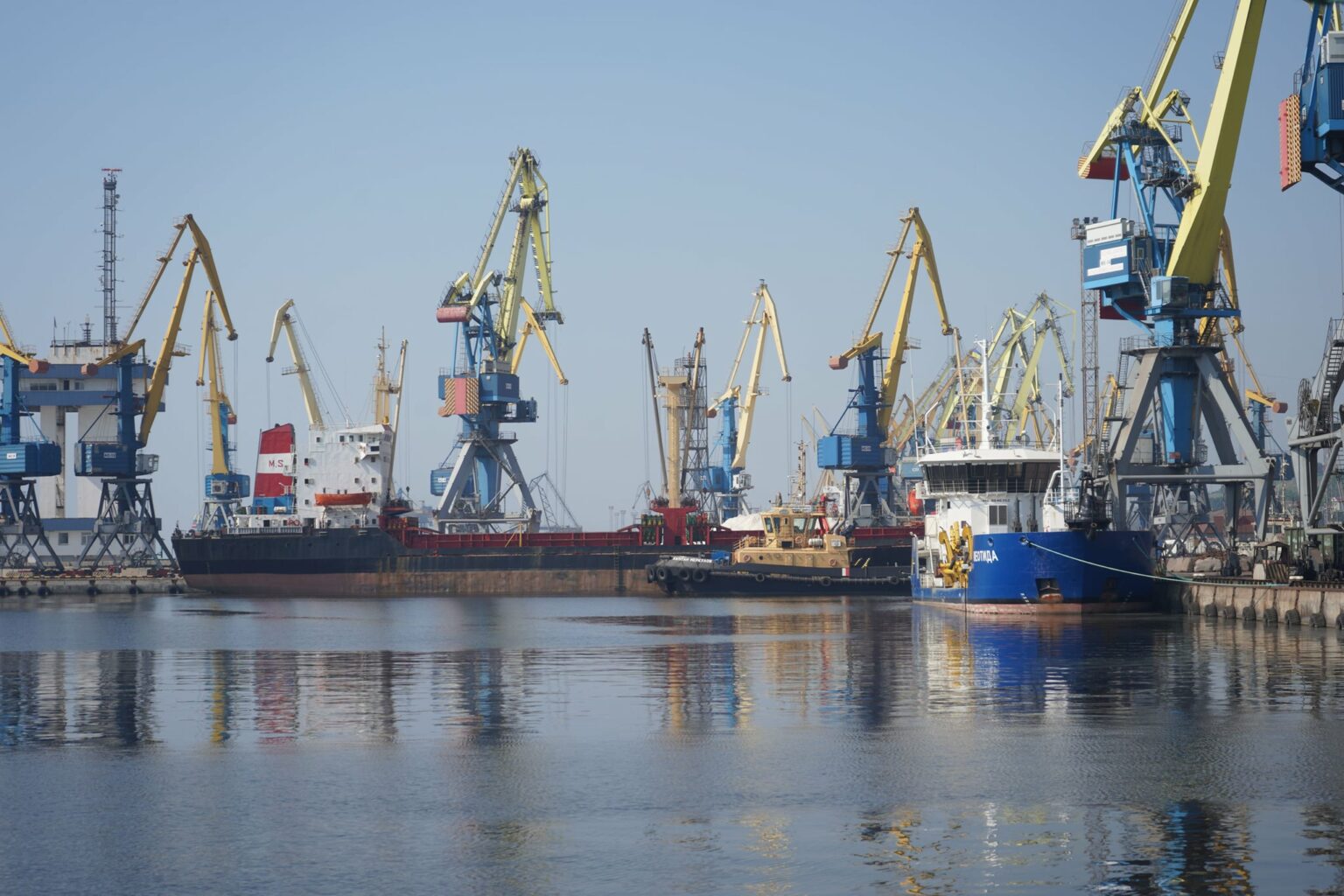 The invaders are preparing the port of Mariupol to receive military ...