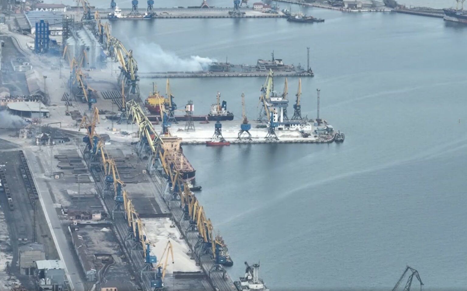 Two bulk carriers brought military cargo to the port of Mariupol ...