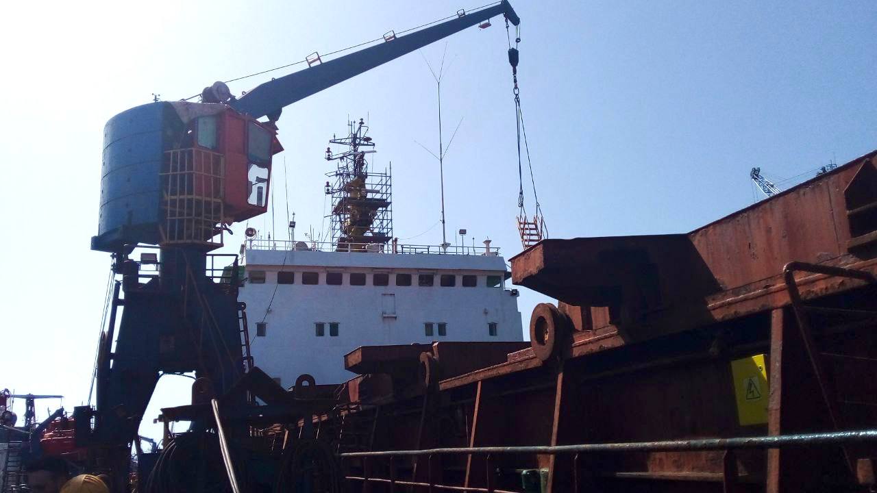 UDS began repairs to the dry cargo ship "Izmail" (photo) | Ukrainian ...