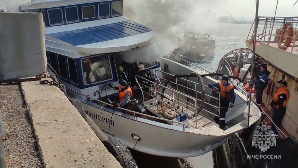 The steamship "Imperiya" caught fire and sank in Russia (photo ...