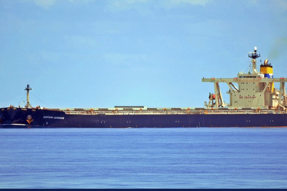 The largest bulk carrier since the beginning of the big war entered the ...