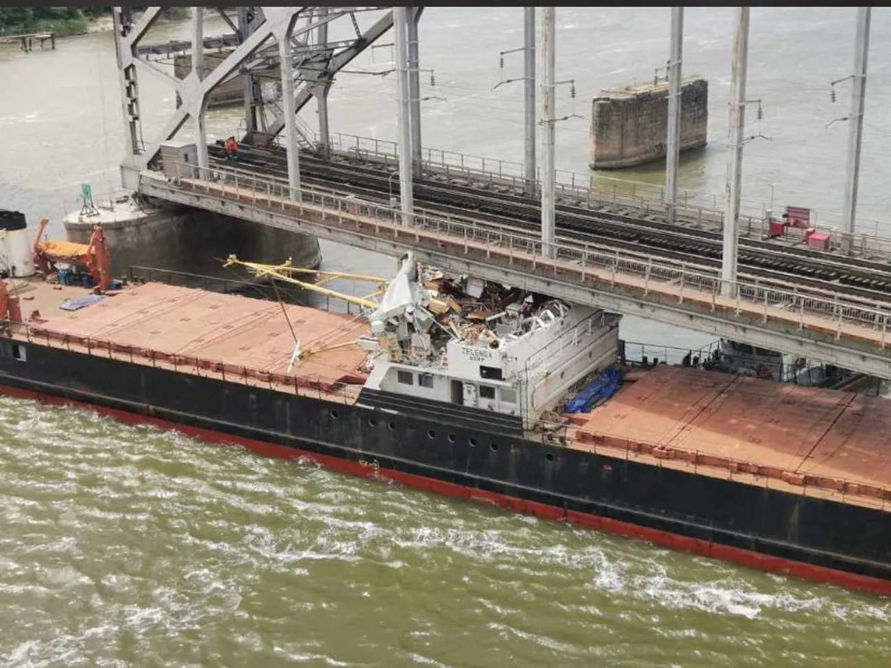 In Russia, a ship carrying rebar to the occupied Crimea crashed into a ...