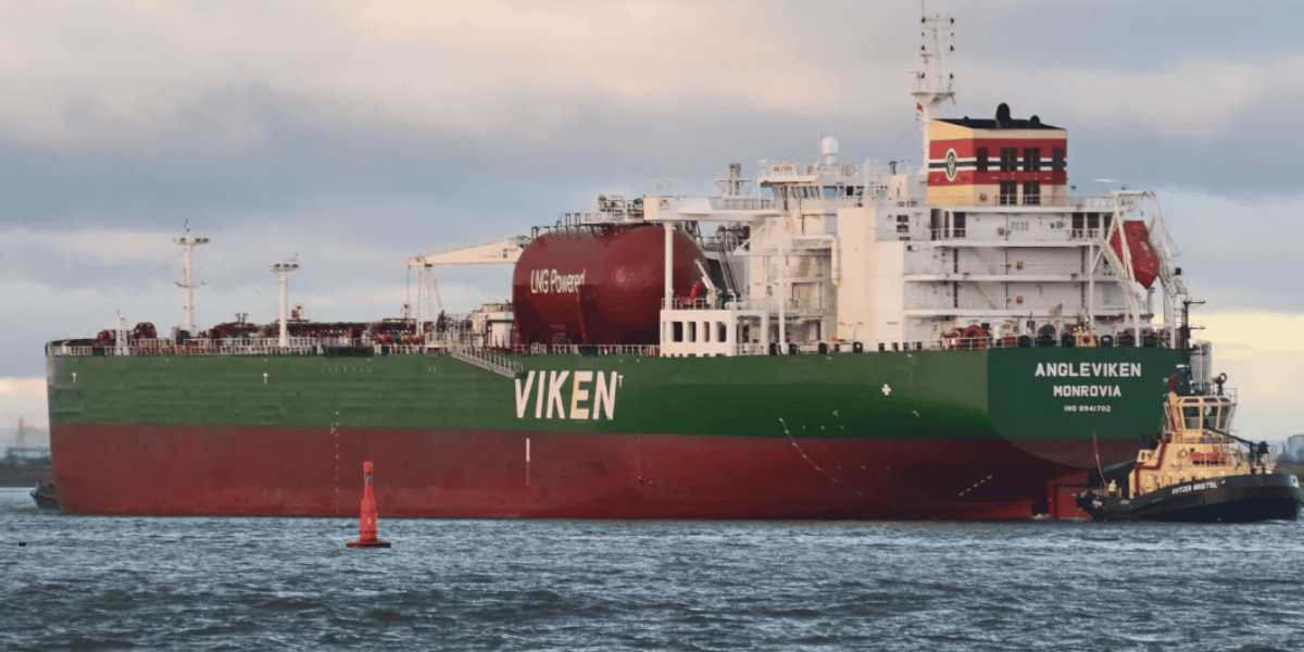 A tanker with Ukrainian sailors rescued a fisherman in the Java Sea ...