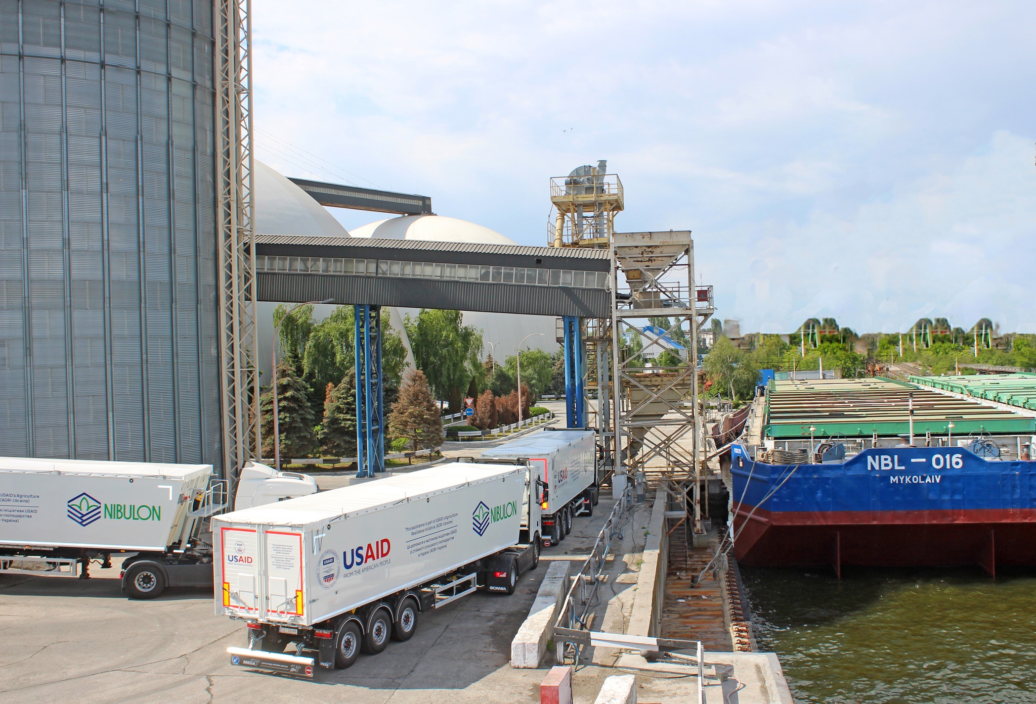"Nibulon" received new grain trailers from USAID | Ukrainian and World ...