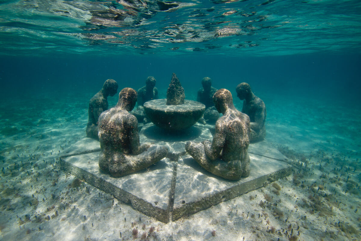 Underwater museums of the world: immerse yourself in art in the depths ...