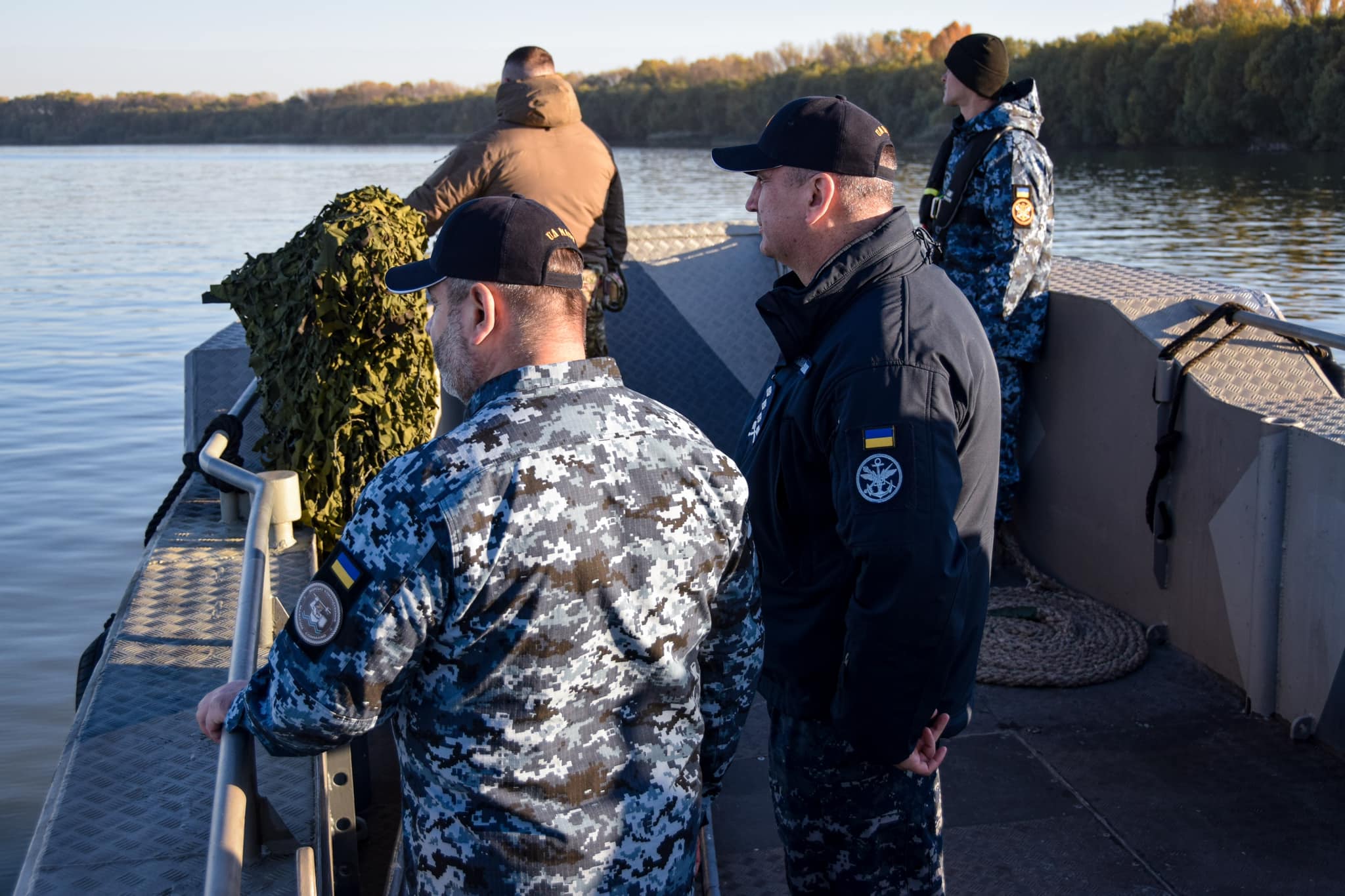 Neizpapa inspected the ship and bot groups that protect the maritime ...