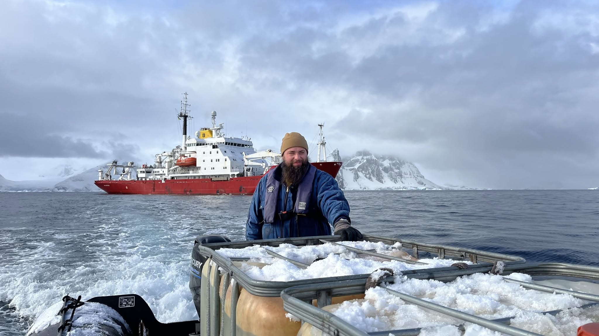 "Noosfera" takes Ukrainian researchers out of Antarctica after a year ...
