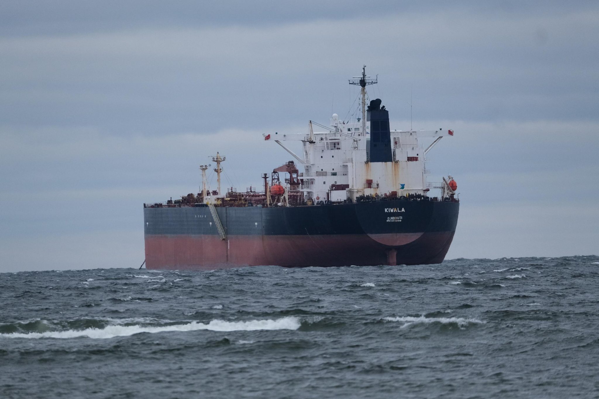 Estonia releases Russian "shadow fleet" tanker after eliminating ...