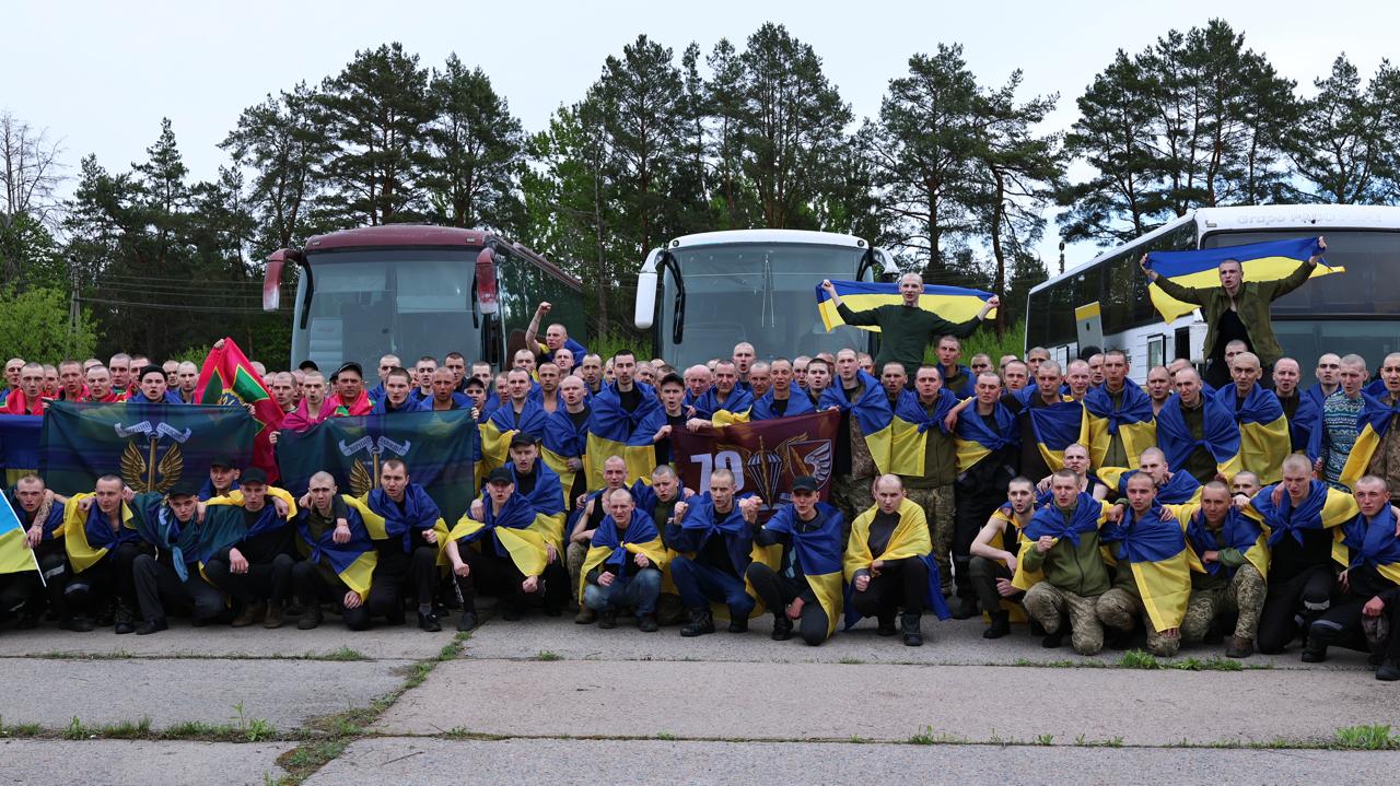 Ukrainian Navy soldiers return from Russian captivity | Ukrainian and ...