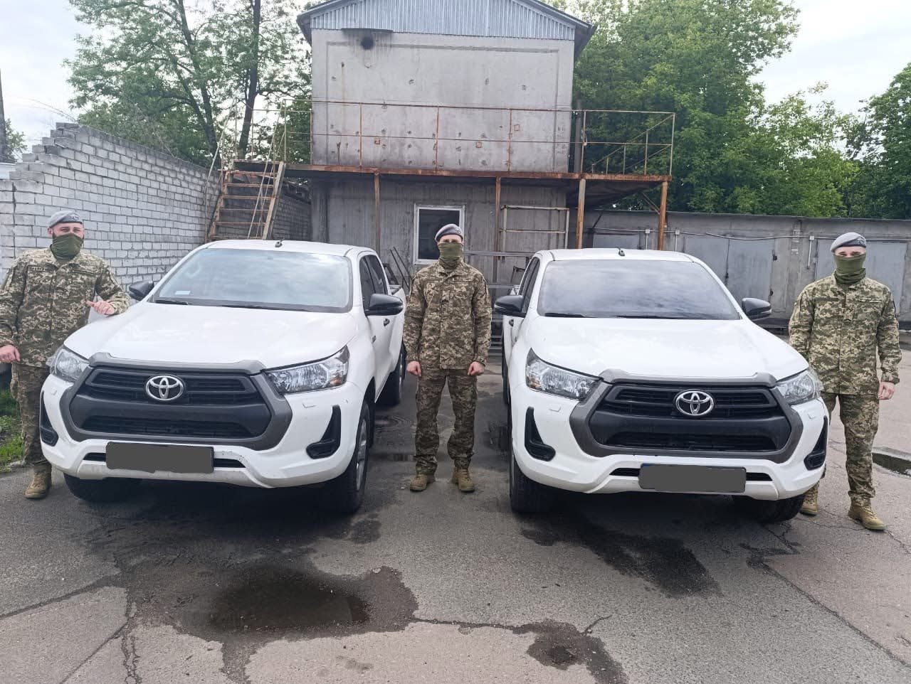 USPA handed over two pickup trucks to the military to perform combat ...