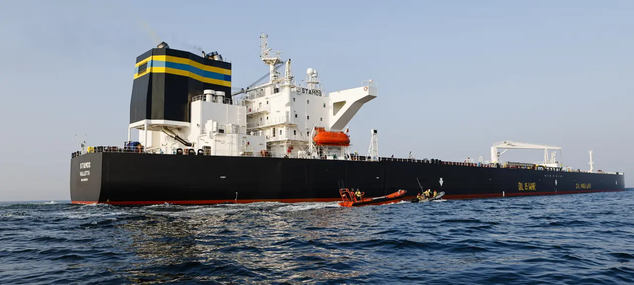 Danish pilots help Russian tankers pass through straits between the ...