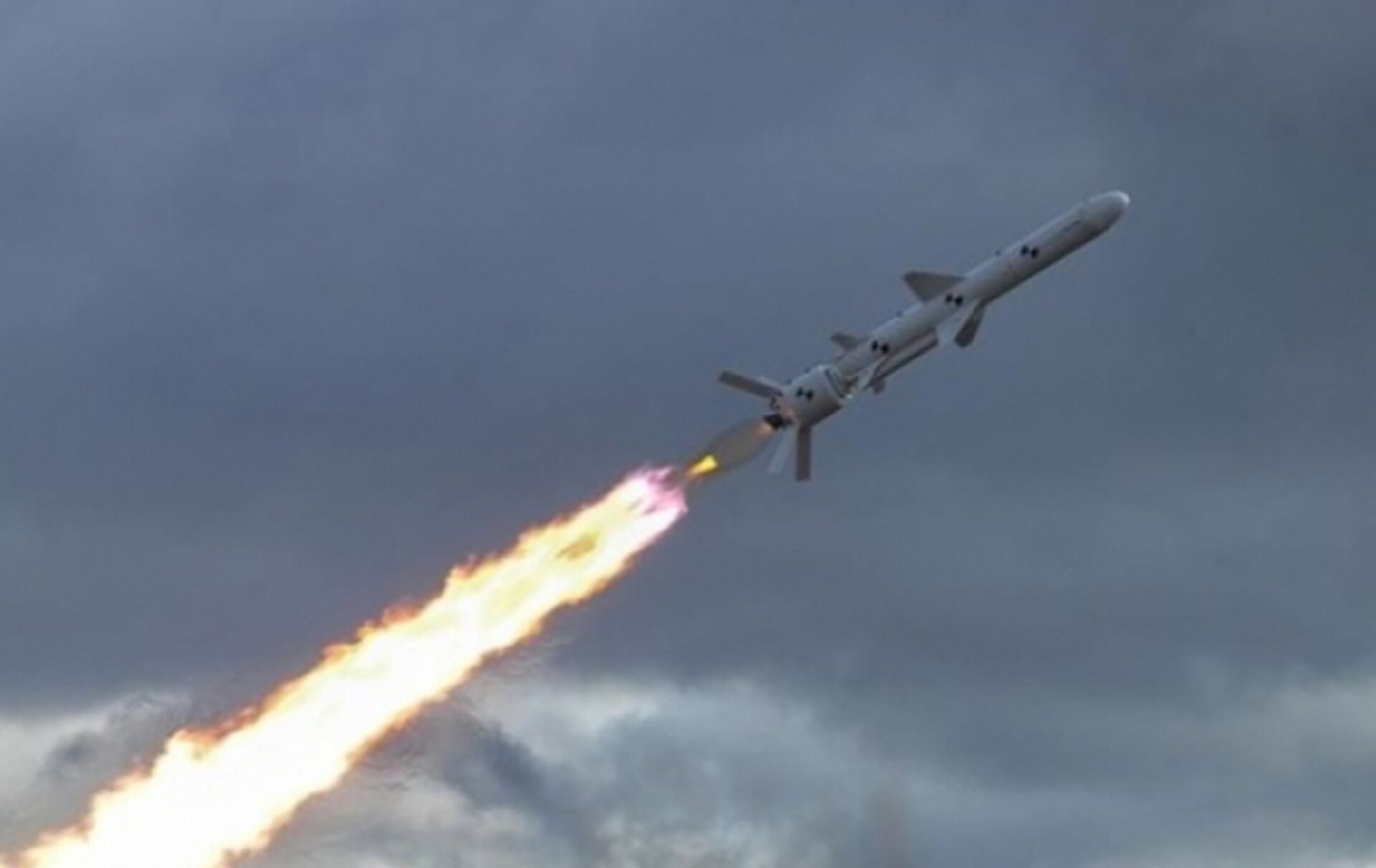 "Kinzhal" strike on the port of Mykolaiv: the missile hit the ground ...
