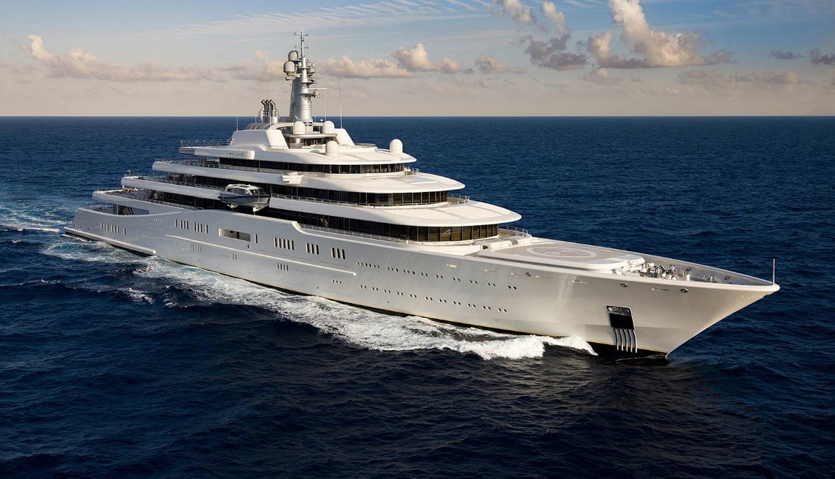 Oligarch Abramovich's superyacht will be repaired in Turkey for $40 ...