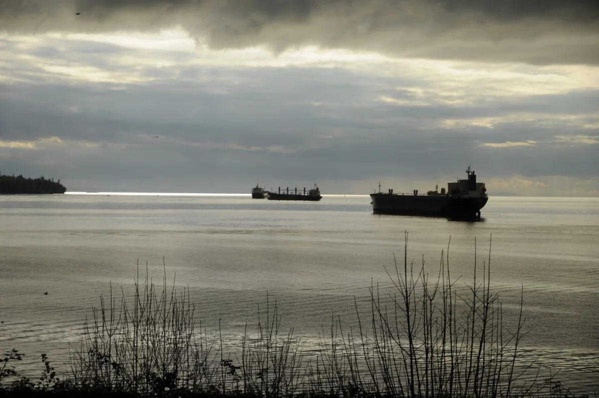 Russian tanker explodes in Chukotka | Ukrainian and World Shipping News ...