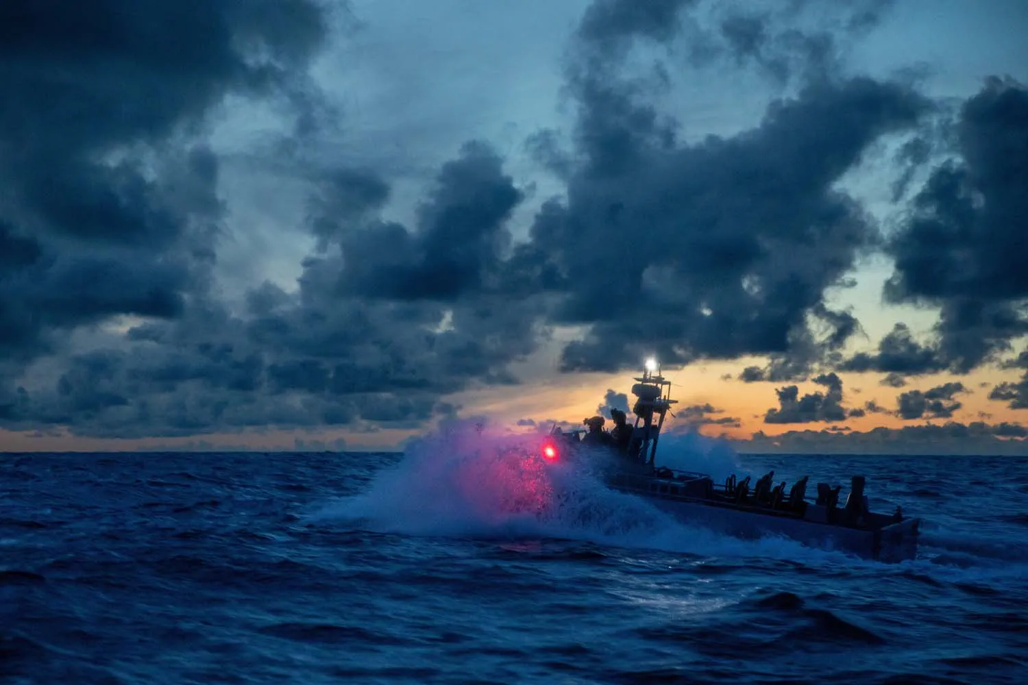 British landing force practiced landing on offshore platforms near ...