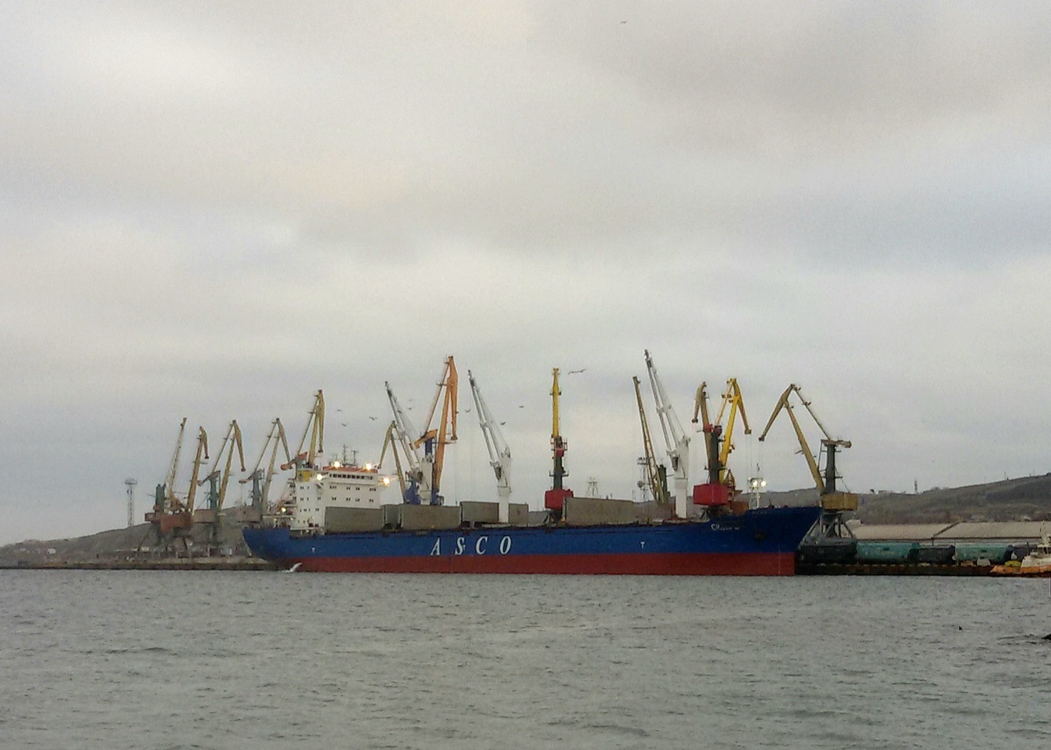 Russian bulk carrier once again loaded stolen Ukrainian grain in Crimea ...